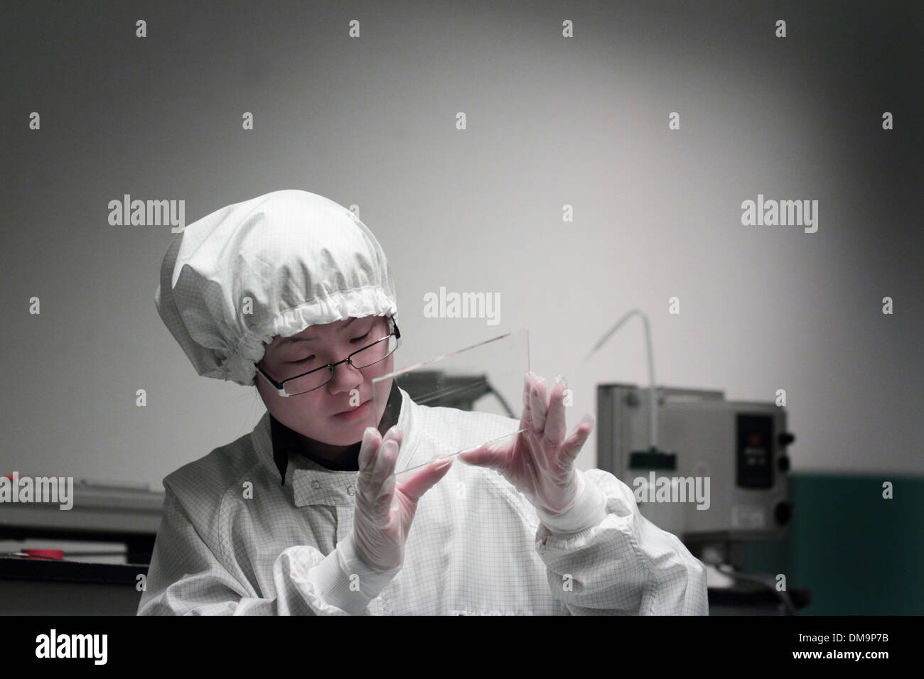 Sample lab hi-res stock photography and images - Alamy