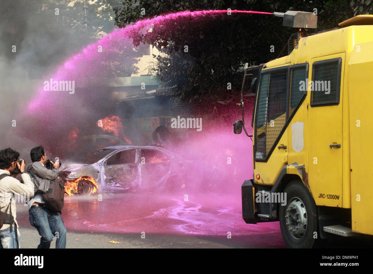 Dhaka, Bangladesh. 13th Dec, 2013. Jamat e Islami activists in ...