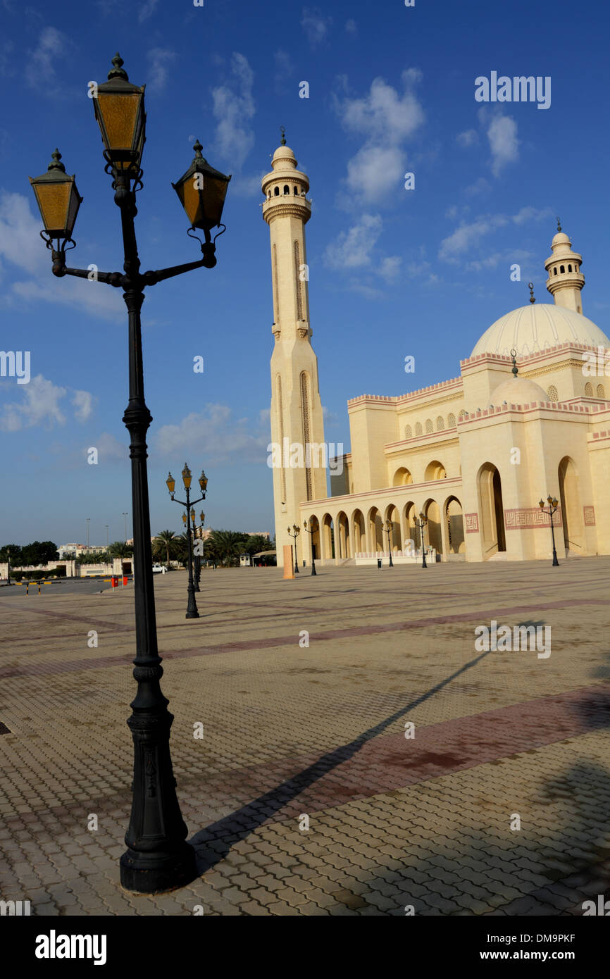 Exterior view of the Al-Fatih (Great) Mosque, Juffair, Kingdom of ...