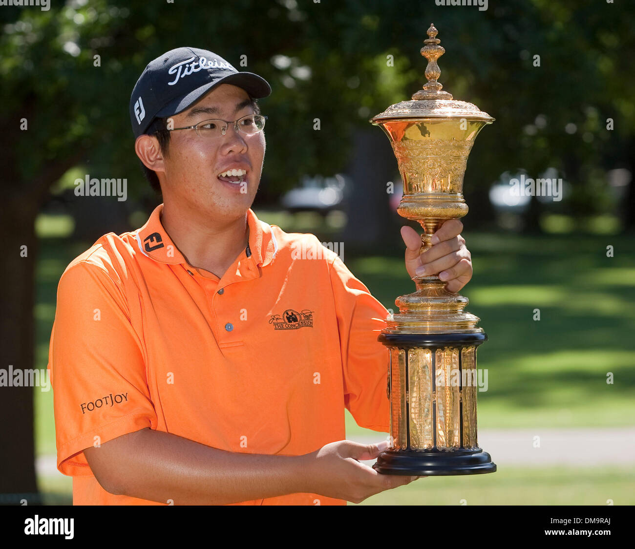 Aug 30, 2009 - Tulsa, Oklahoma, USA - BYEONG-HUN AN holds the Havemeyer ...