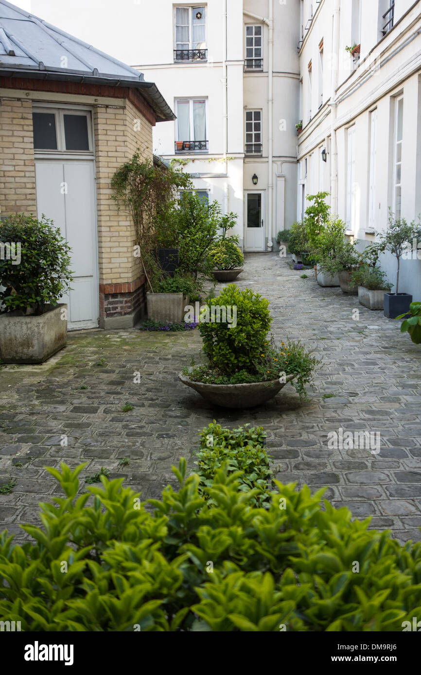 Paris cherche midi hi-res stock photography and images - Alamy