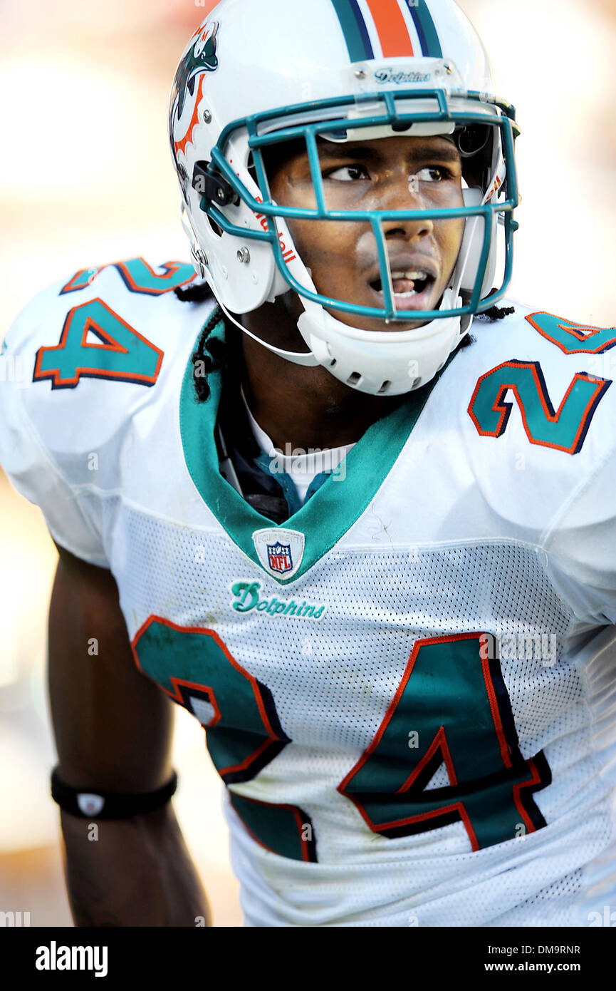 Miami Gardens---finsrd15e---Miami Dolphins host the Tampa Bay ...