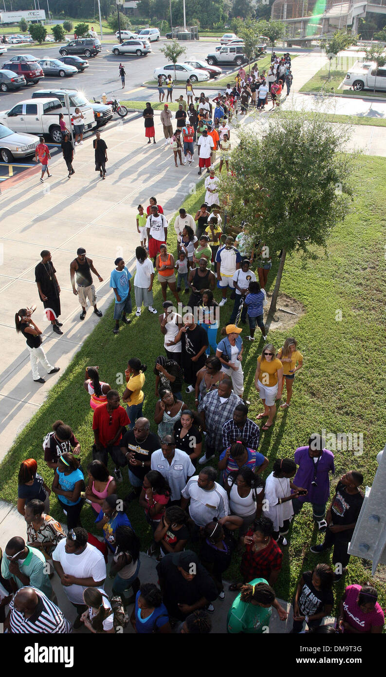 High school football game crowd hi-res stock photography and images - Alamy
