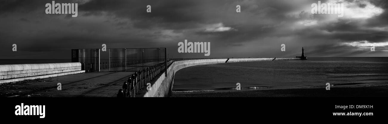 A panorama of Roker pier and lighthouse, Sunderland UK Stock Photo - Alamy