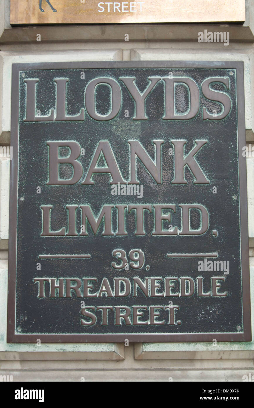 Lloyds bank name plaque hi-res stock photography and images - Alamy