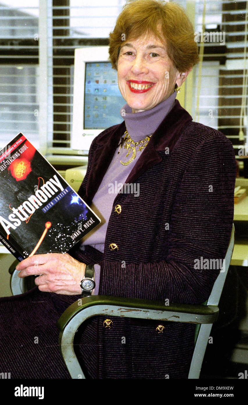 Astronomy books hi-res stock photography and images - Alamy