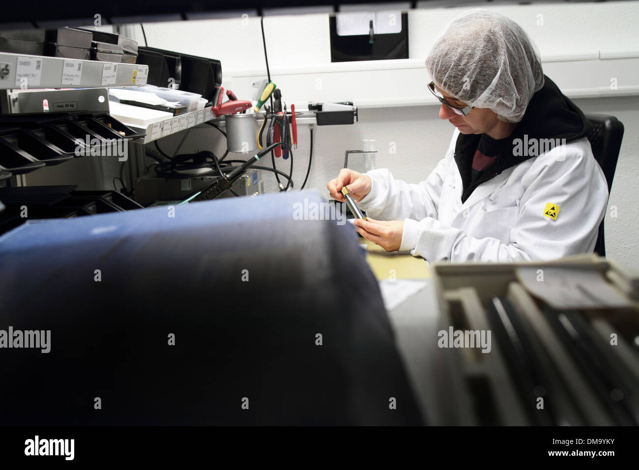 Cleanroom Lab High Resolution Stock Photography and Images - Alamy