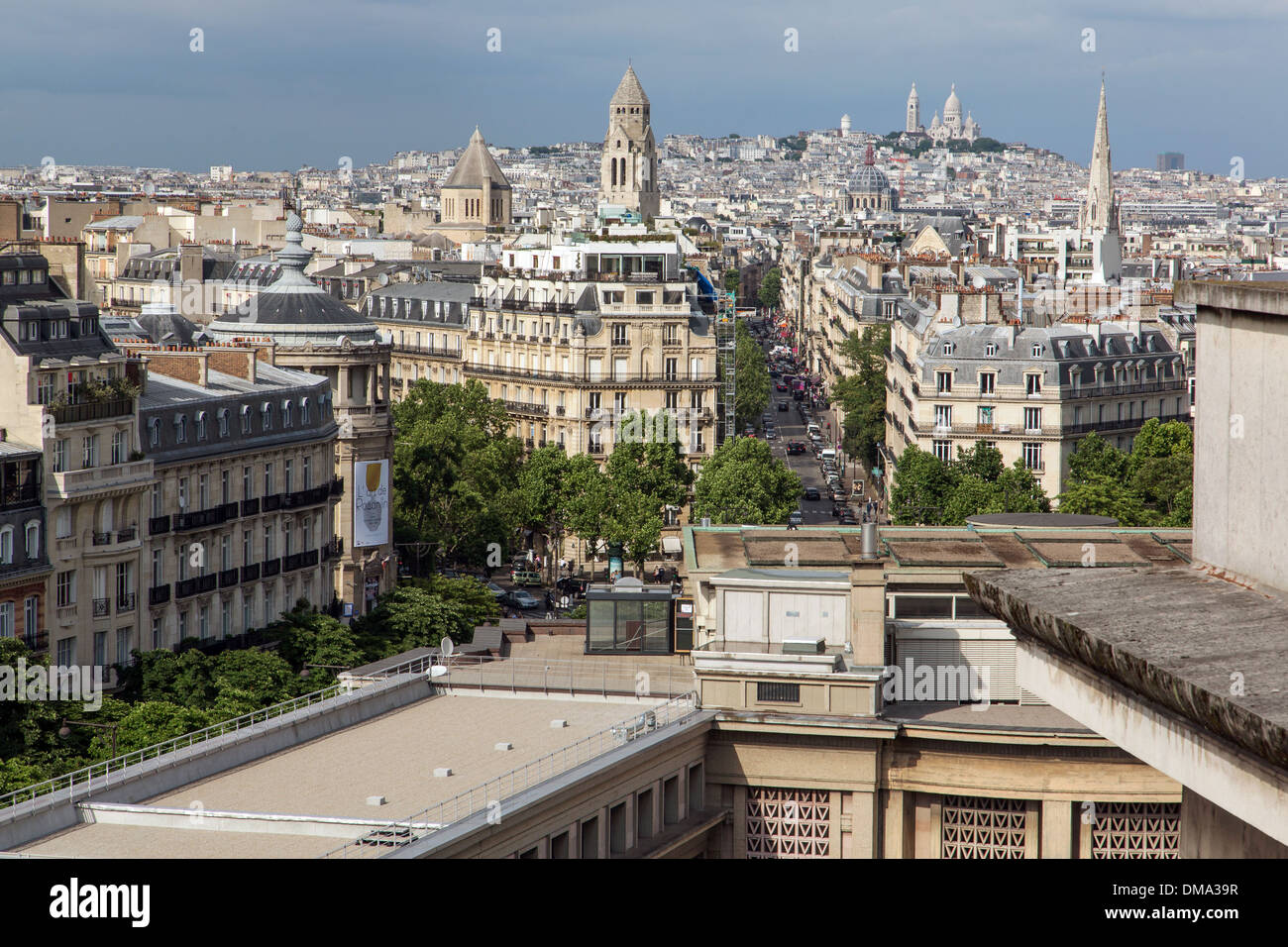 View of 16th arrondissement of paris hi-res stock photography and ...