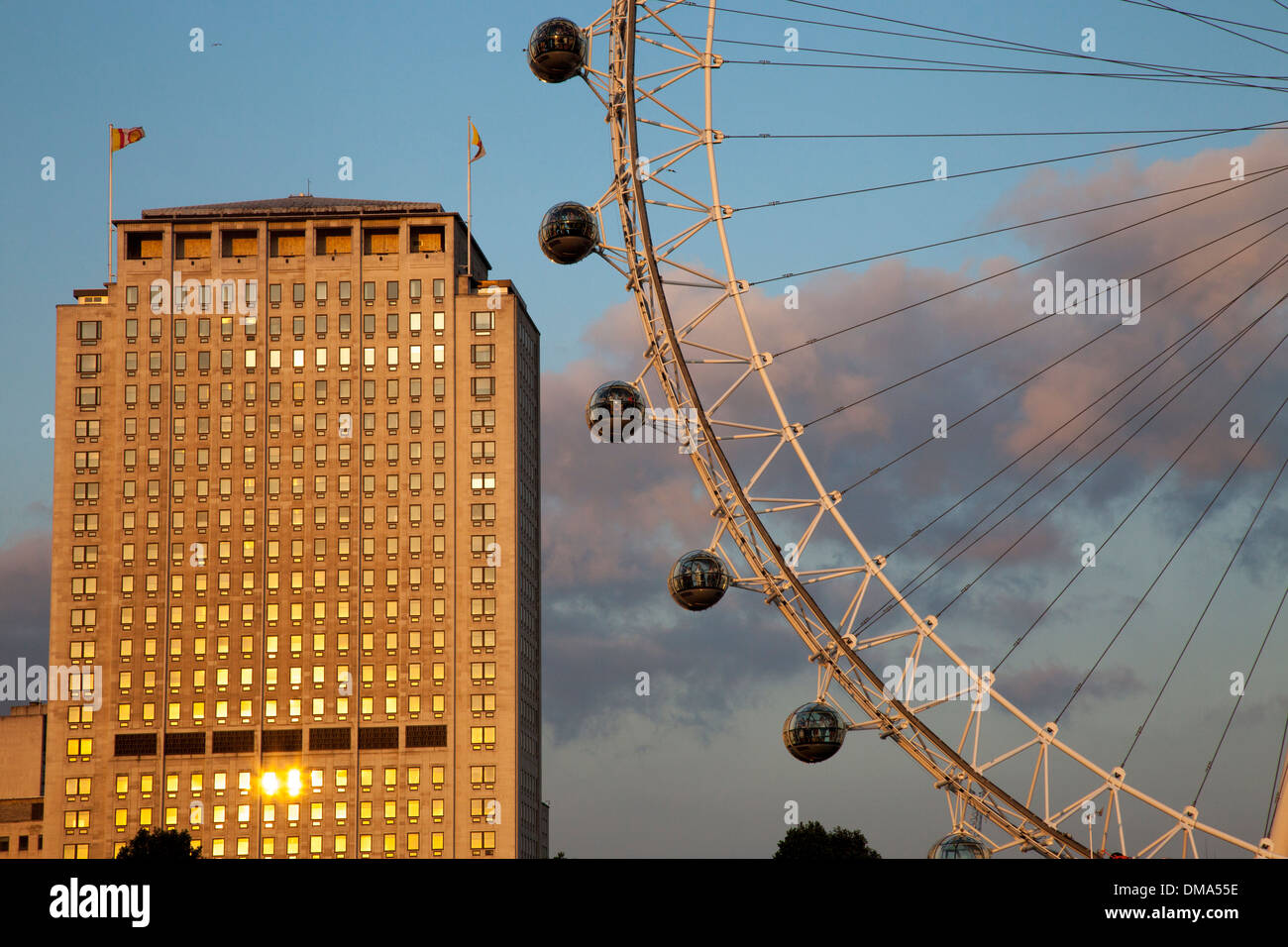 The london eye at sunset hi-res stock photography and images - Alamy