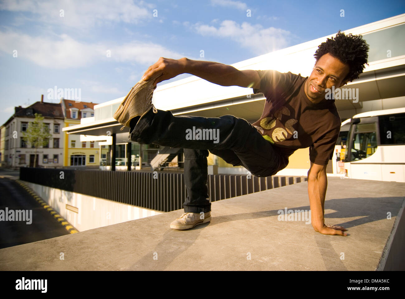 Breakdancer hi-res stock photography and images - Alamy