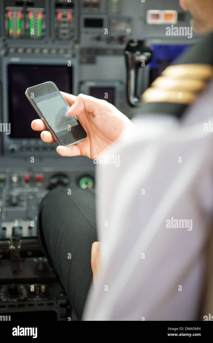 Business jet cockpit pilots hi-res stock photography and images - Alamy