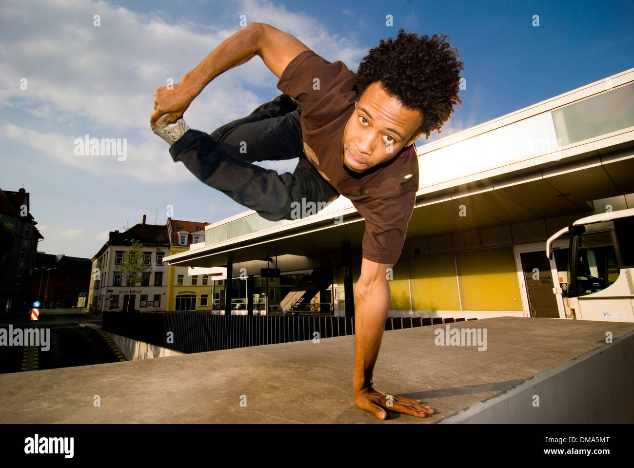 Breakdancer hi-res stock photography and images - Alamy