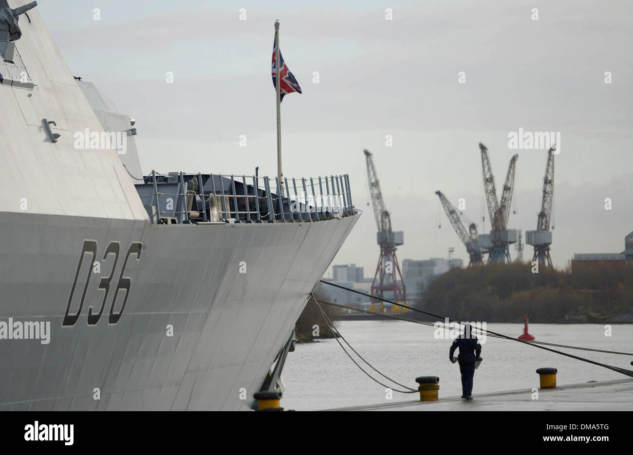 Hms defender returns hi-res stock photography and images - Alamy