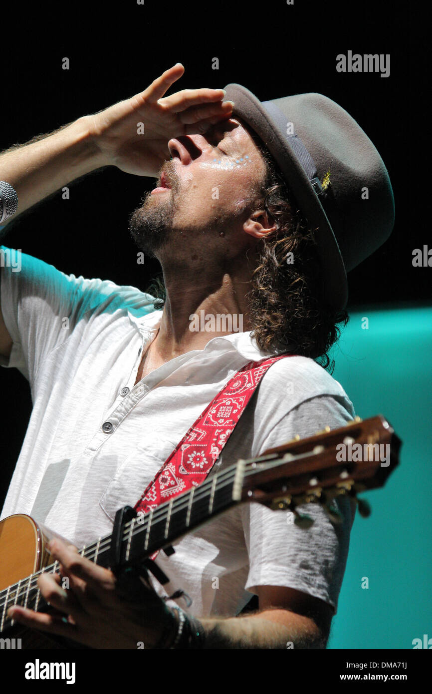 Jason Mraz performing on 'Tour is a Four Letter Word' tour at Cruzan ...