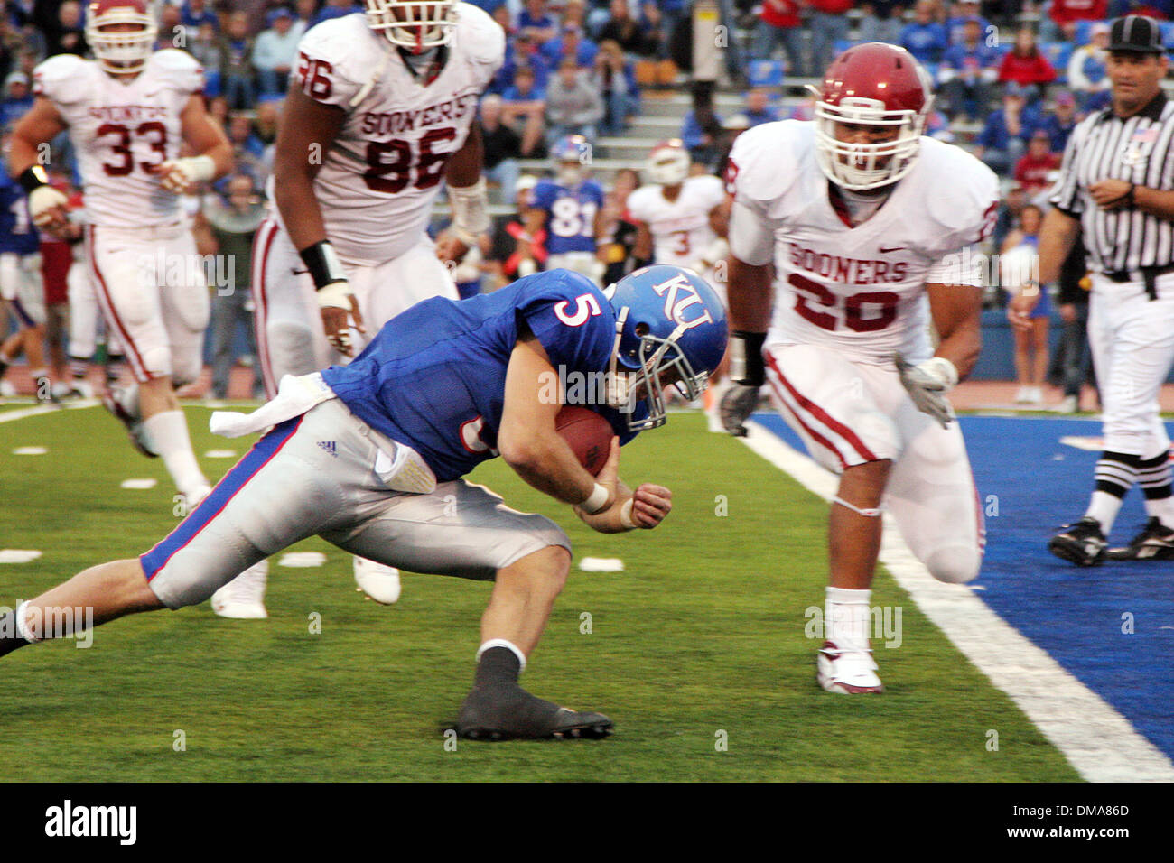 24 October 2009: Kansas quarterback Todd Reesing (5) dives past ...