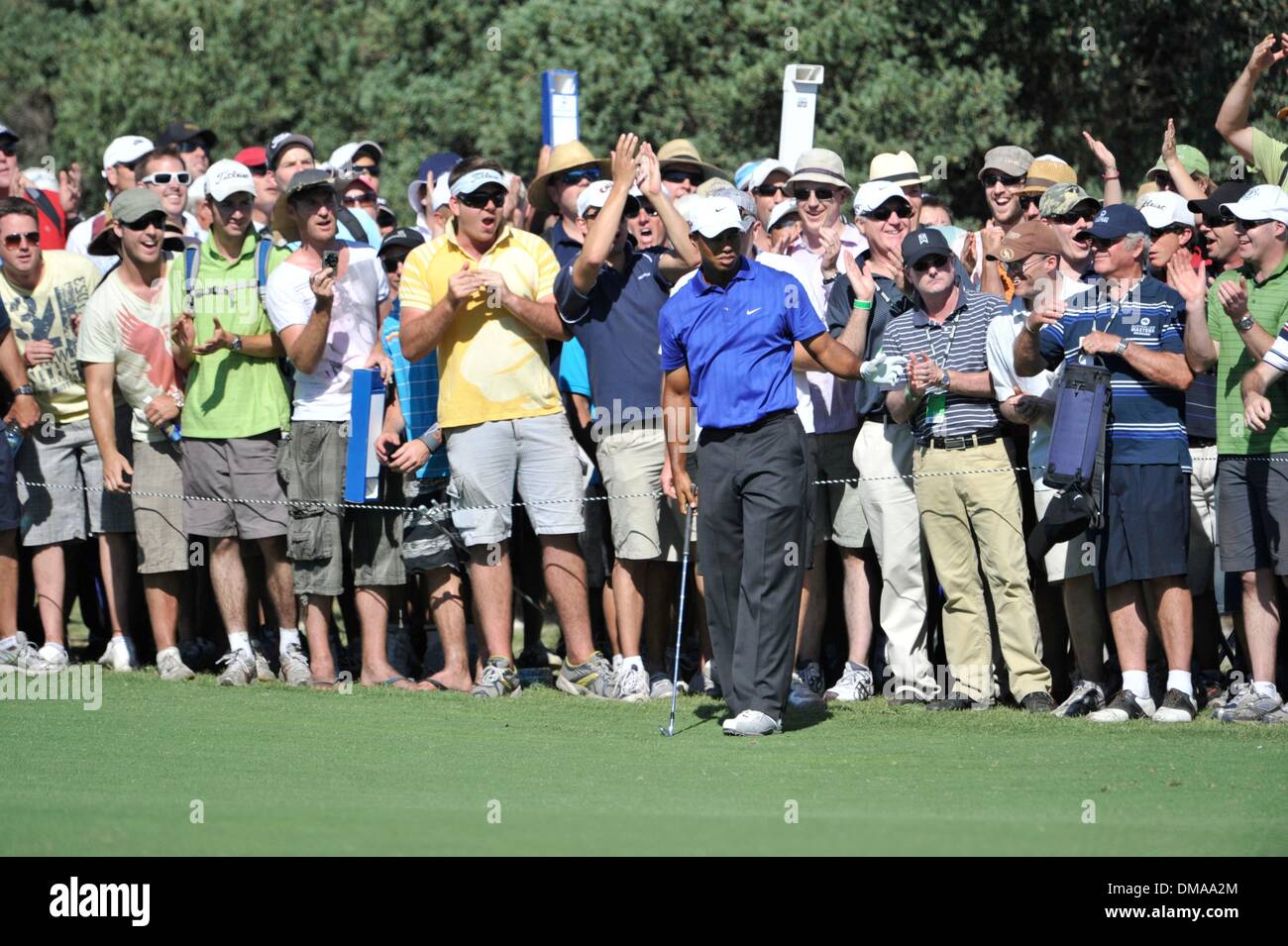 Roaring applause hi-res stock photography and images - Alamy