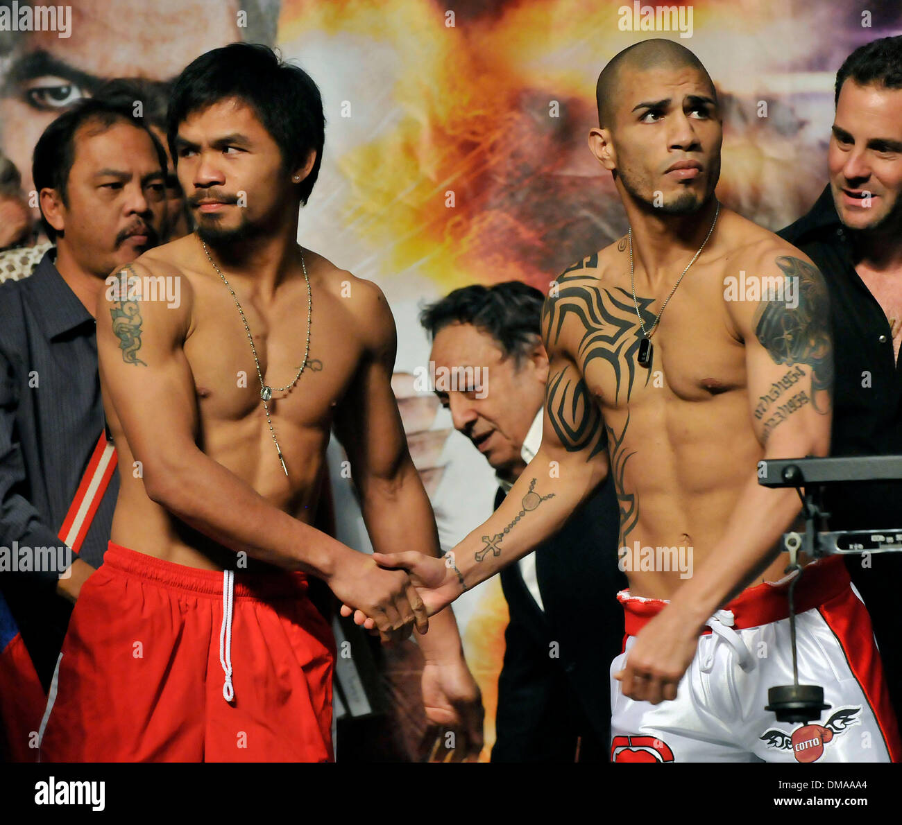 Boxers handshake hi-res stock photography and images - Alamy