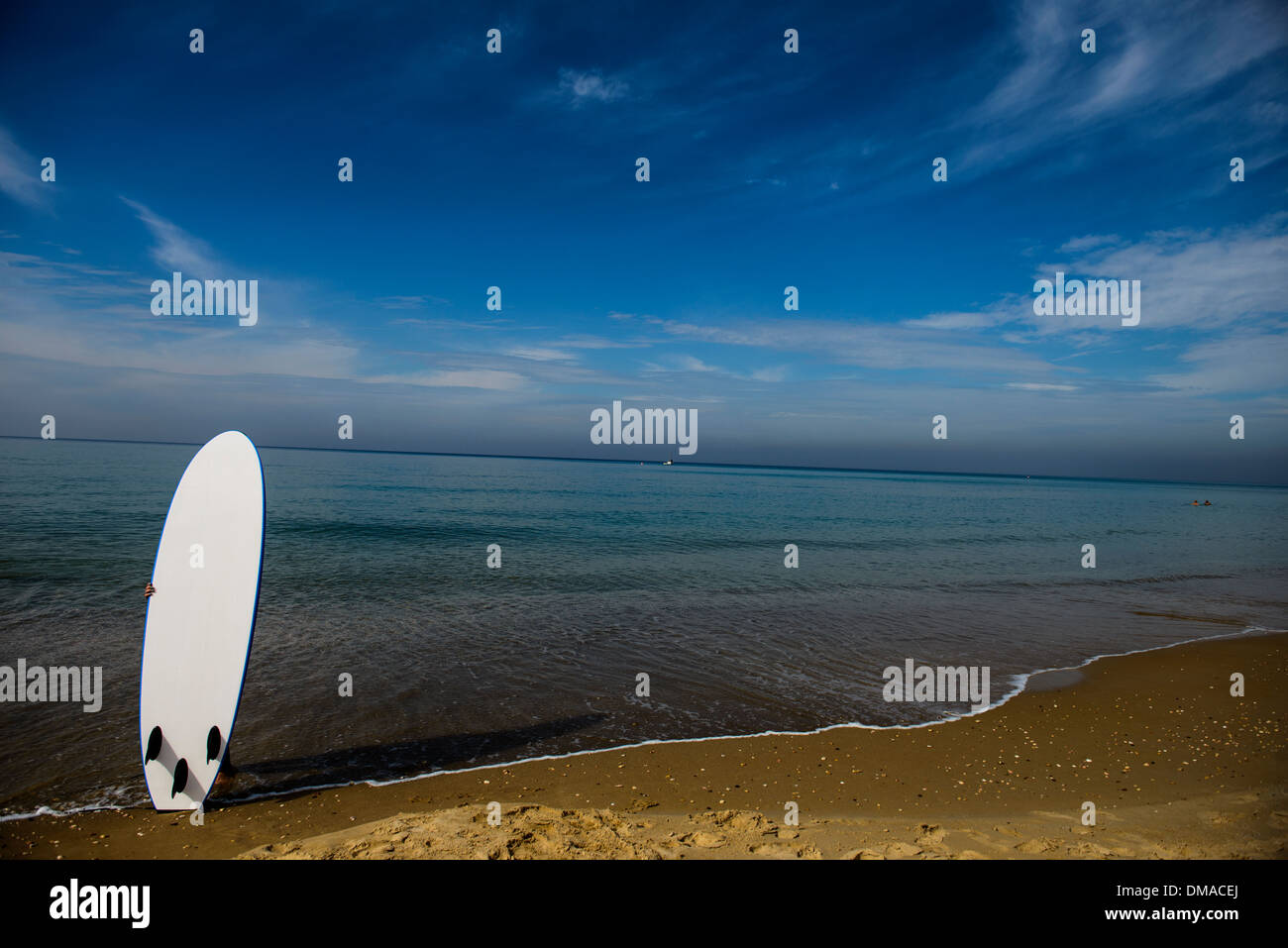 Surf board beach hi-res stock photography and images - Alamy