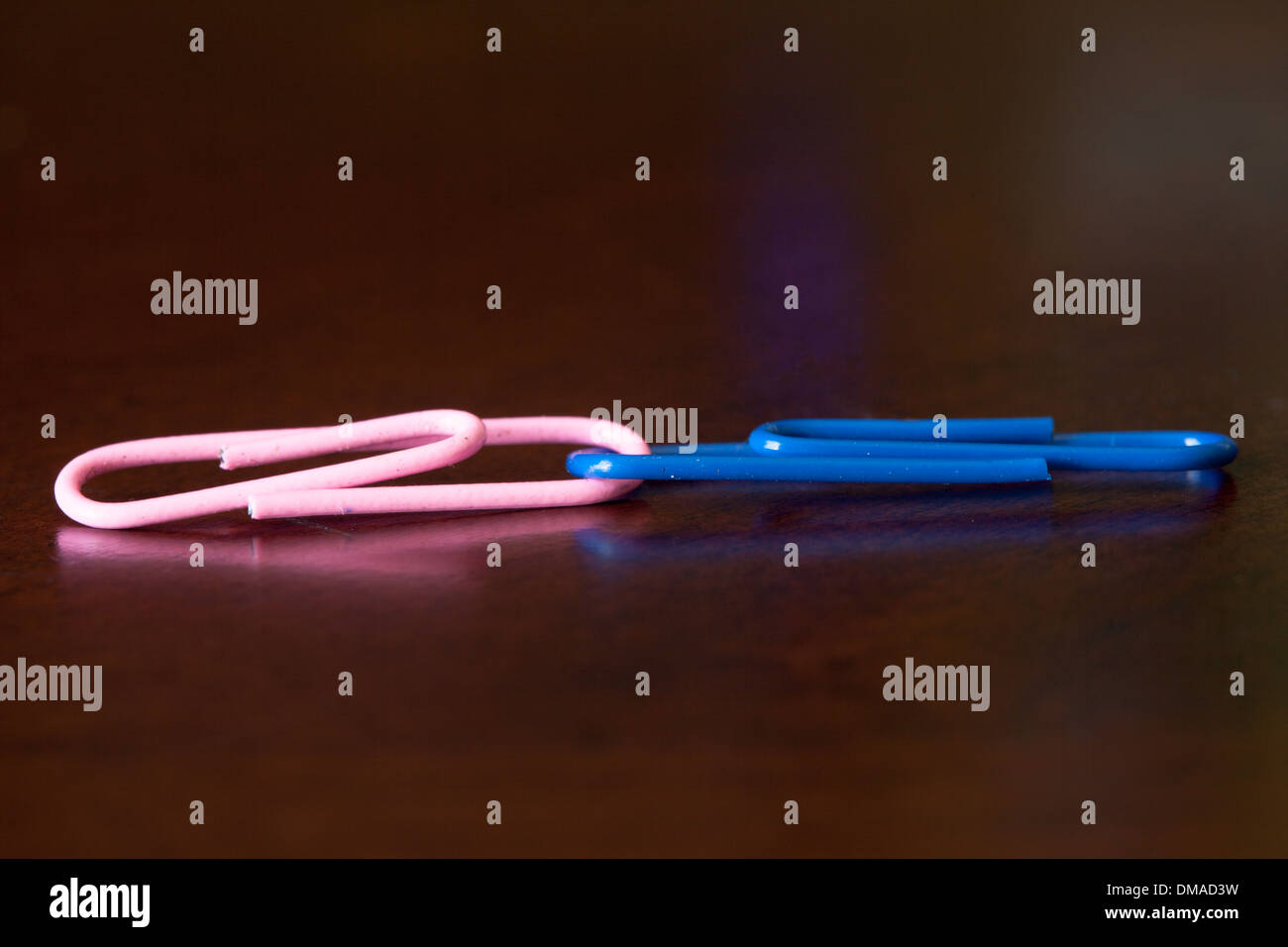 Connected paperclips hi-res stock photography and images - Alamy