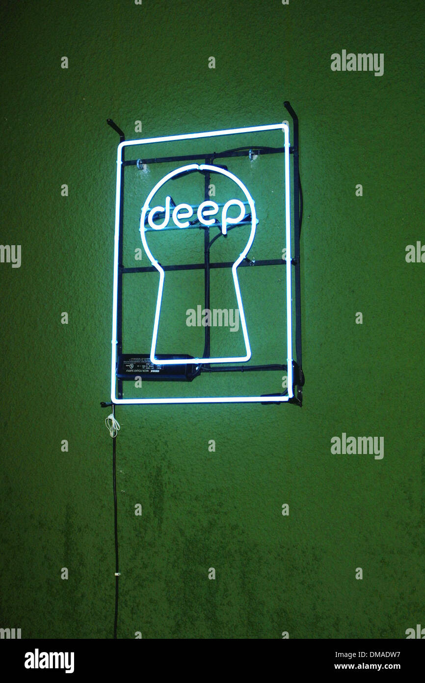 Nov. 6, 2001 - Hollywood, CALIFORNIA, USA - LOGO ON THE WALL OF 'DEEP ...