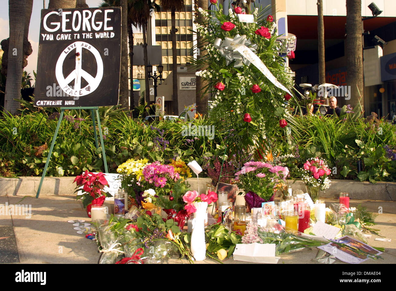 Nov. 30, 2001 - Hollywood, CALIFORNIA, USA - GEORGE HARRISON DIED.FANS ...