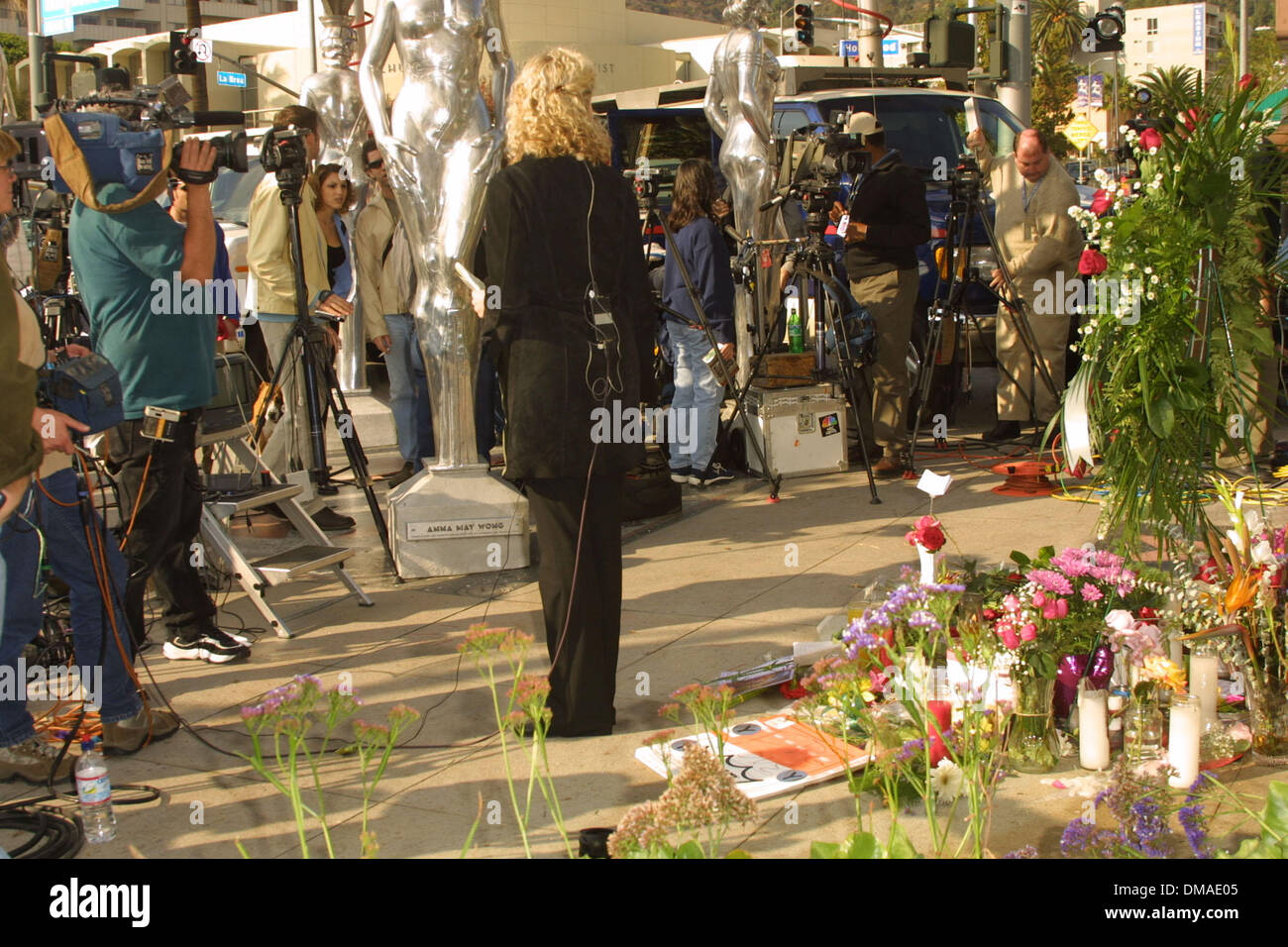 Nov. 30, 2001 - Hollywood, CALIFORNIA, USA - GEORGE HARRISON DIED.FANS ...