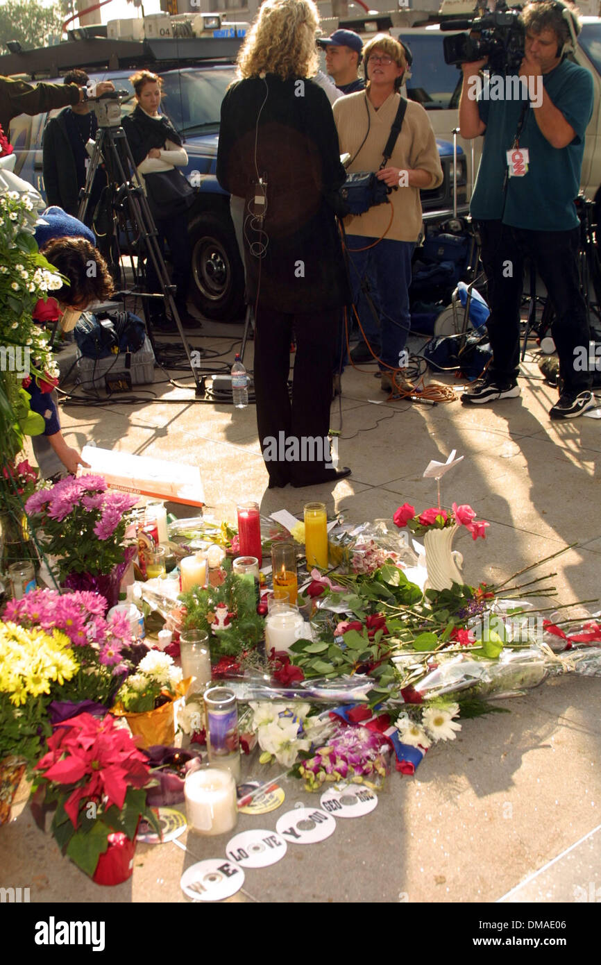 Nov. 30, 2001 - Hollywood, CALIFORNIA, USA - GEORGE HARRISON DIED.FANS ...