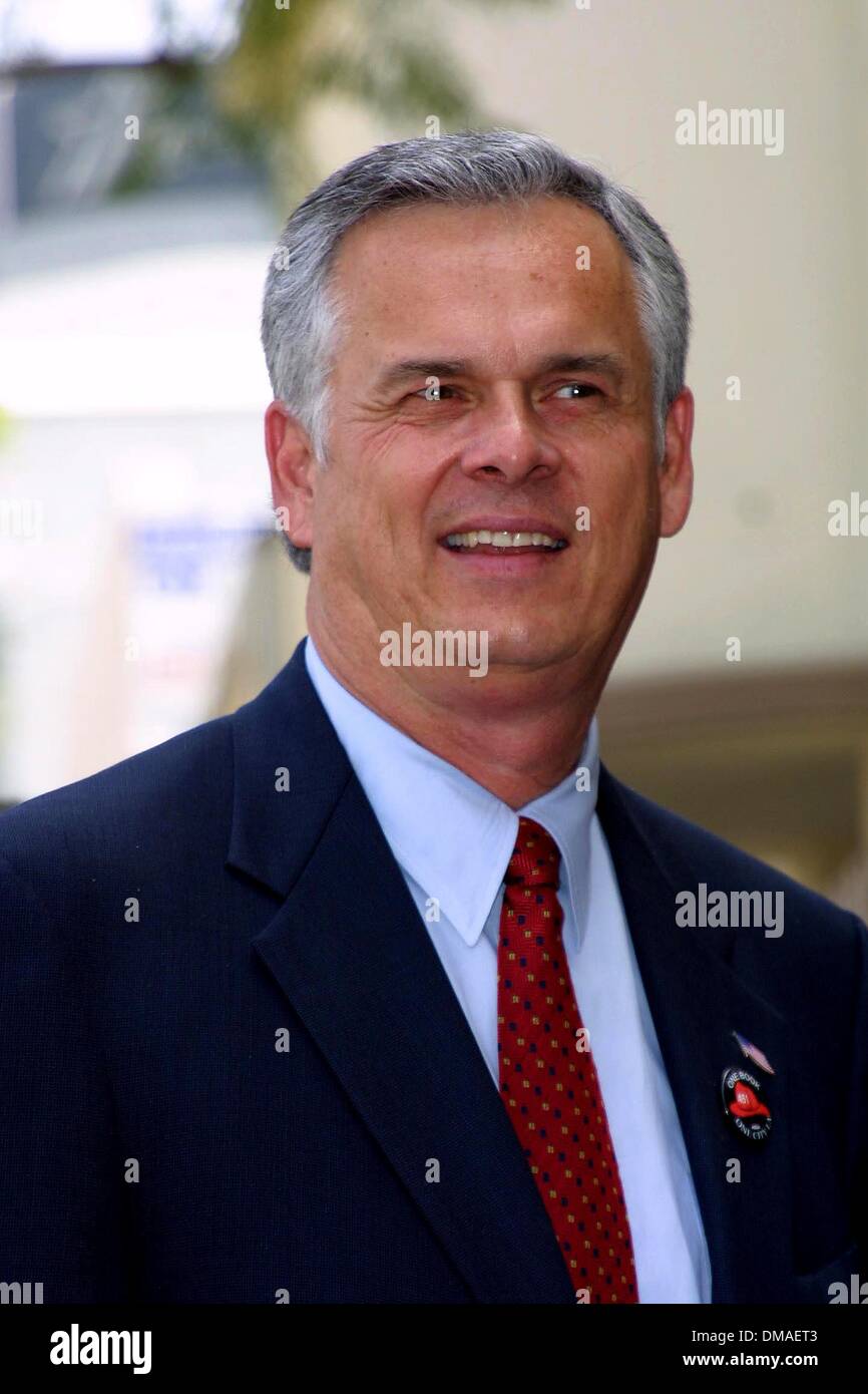 Apr. 1, 2002 - Hollywood, CALIFORNIA, USA - MAYOR JAMES HAHN..AUTHOR ...