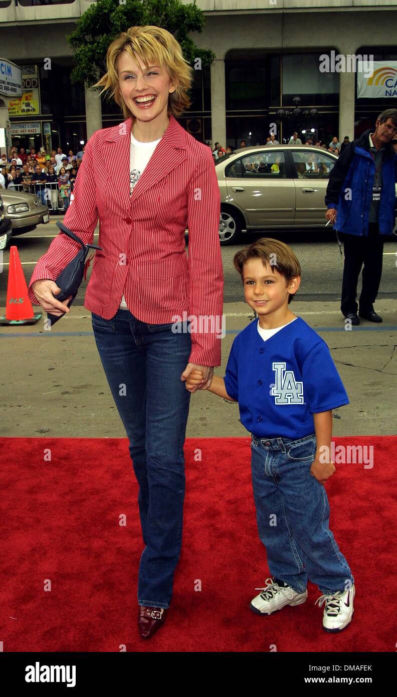 June 10, 2002 - Hollywood, CALIFORNIA, USA - KATHRYN MORRIS ARRIVES ...