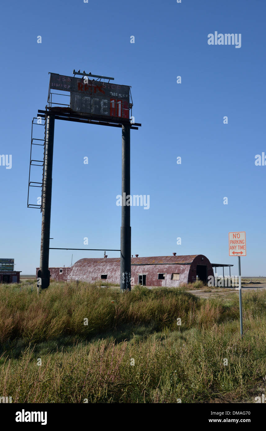 Abandoned roadside hi-res stock photography and images - Alamy