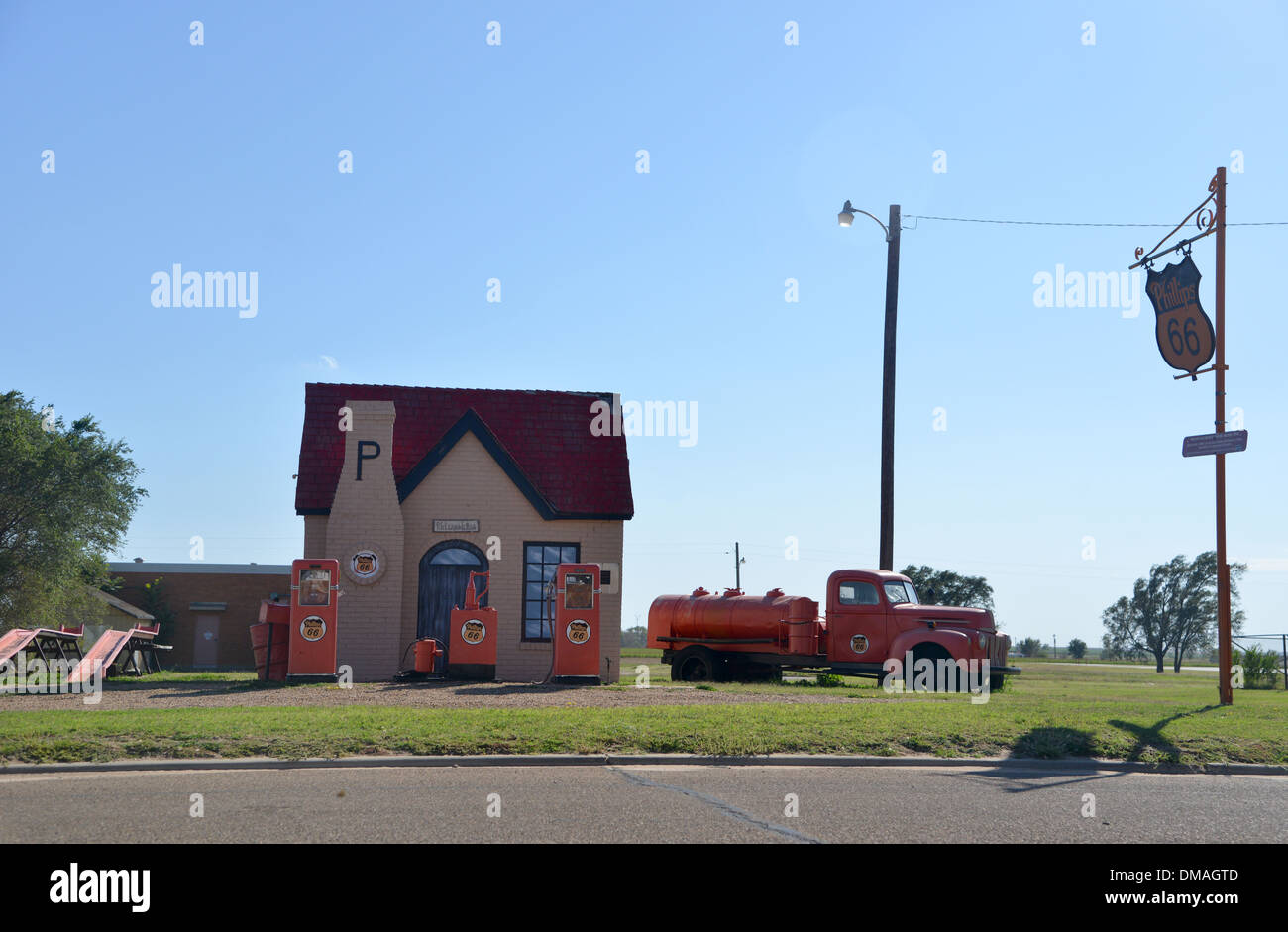 Phillips 66 gas station McLean, Texas on old Route 66. Old Ford tanker ...