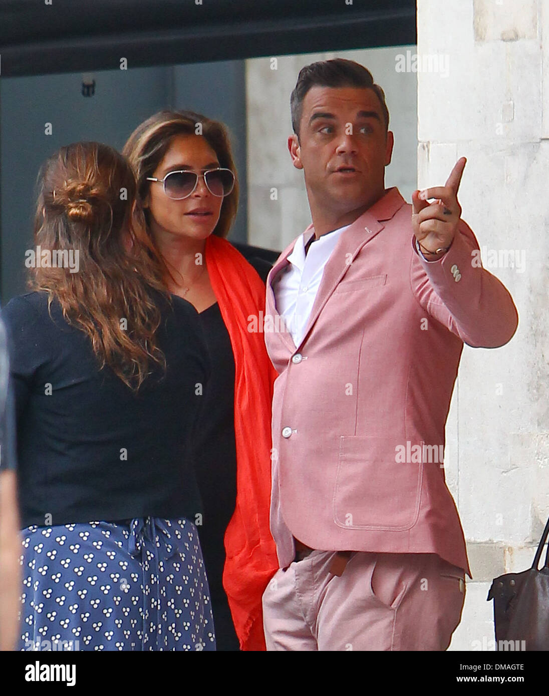 Ayda Field and Robbie Williams Robbie Williams films scenes for his new ...