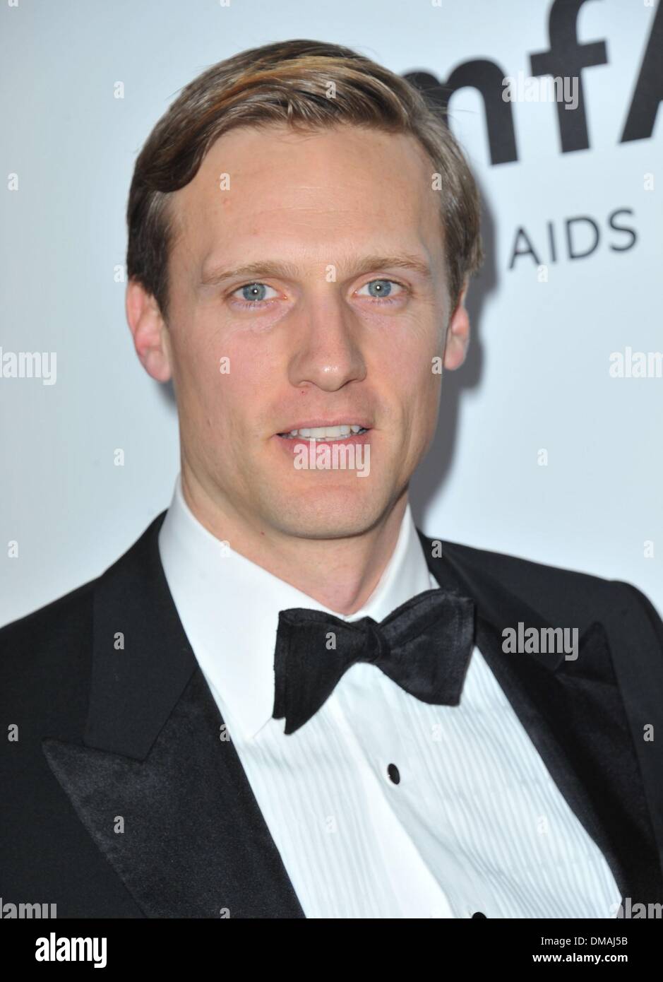 Los Angeles, CA, USA. 12th Dec, 2013. Teddy Sears at arrivals for amfAR ...