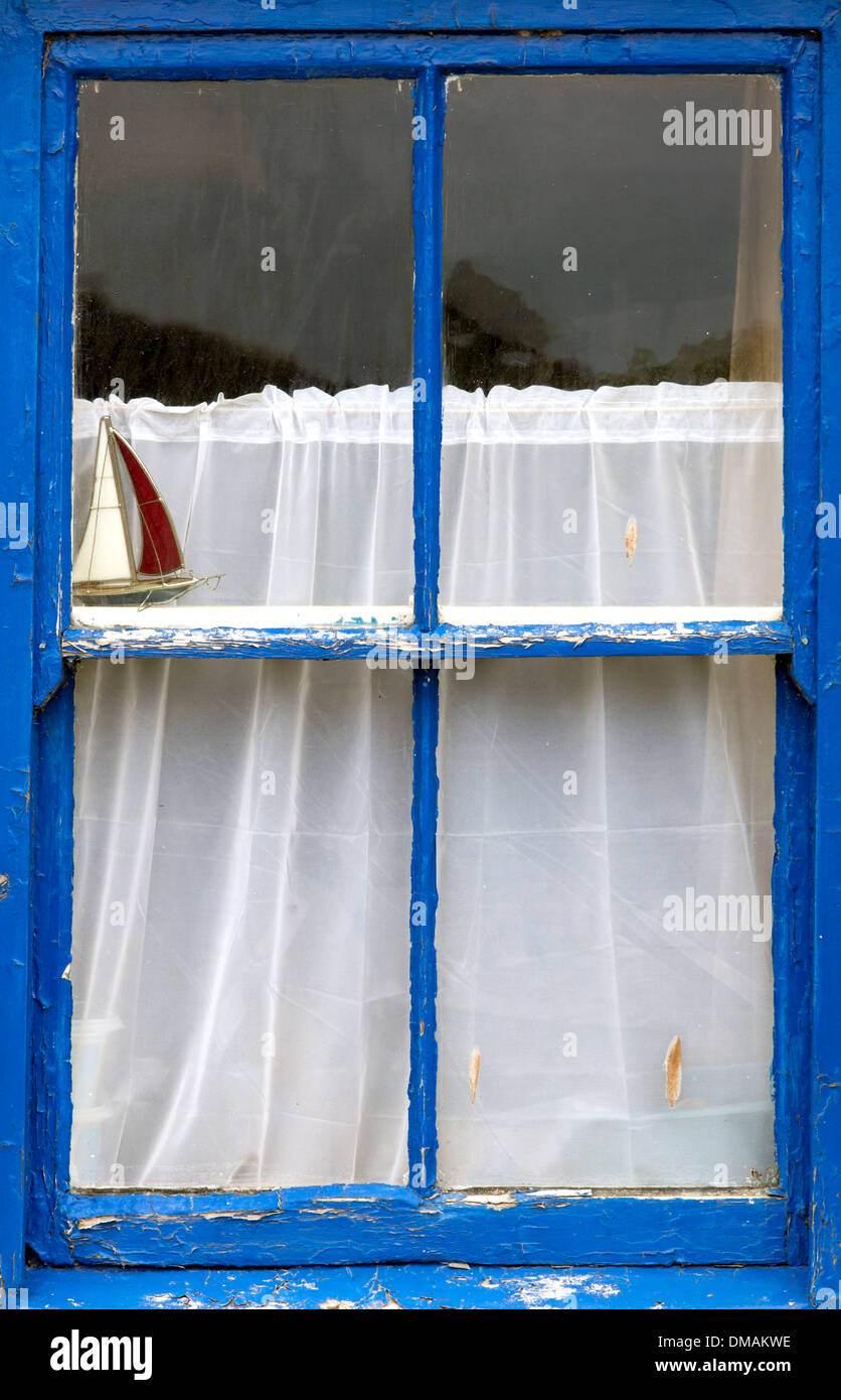 Blue window frame of a fisherman's cottage in Polperro, Cornwall ...