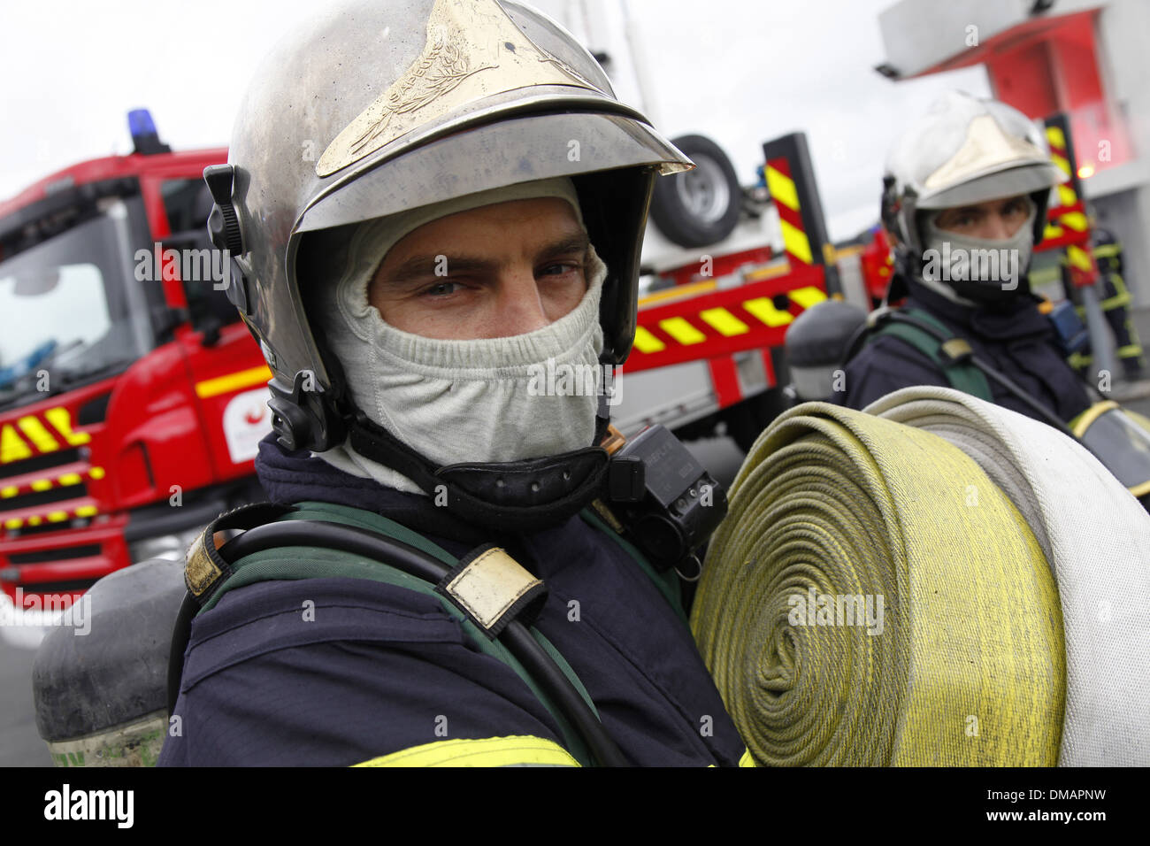 Firefighters, operation during a fire Stock Photo - Alamy
