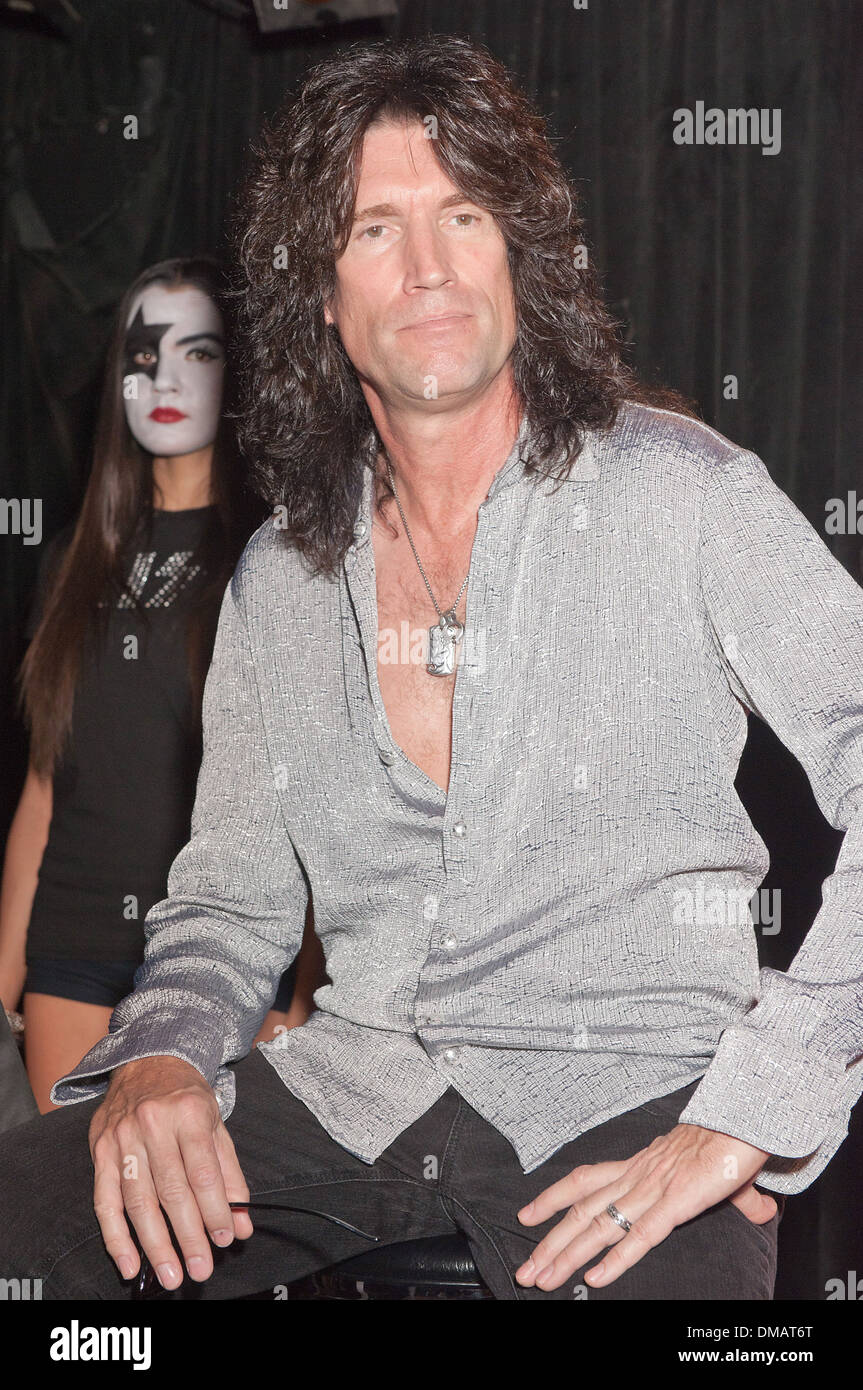 Tommy thayer hi-res stock photography and images - Alamy