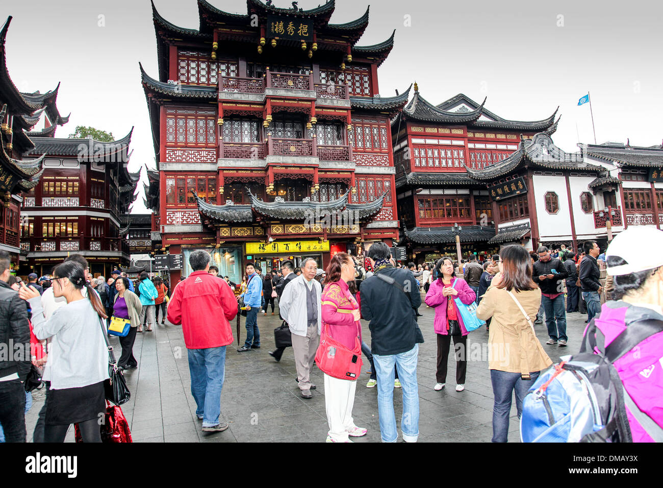 Yu Yuan Garden and Market in Shanghai;China; tradition Chine`s ...