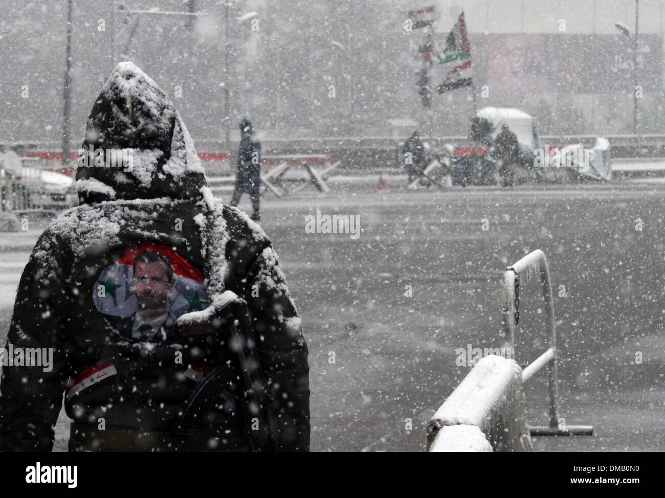 People walk through heavy snow hi-res stock photography and images - Alamy