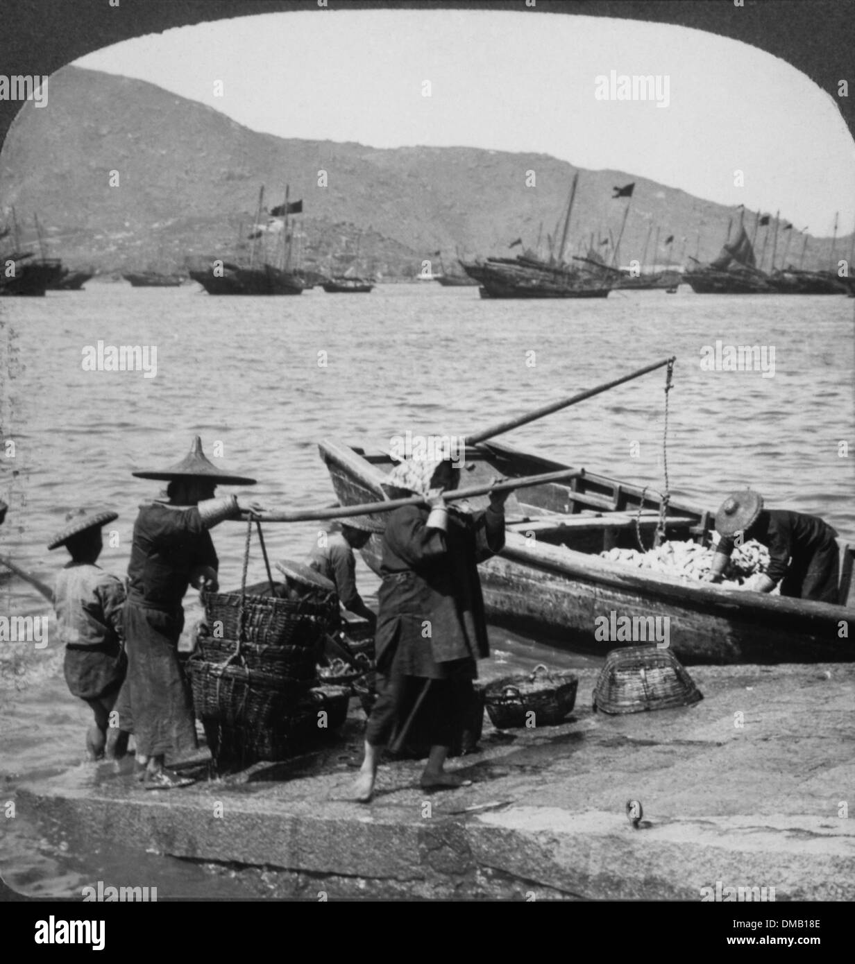 China dock workers hi-res stock photography and images - Alamy
