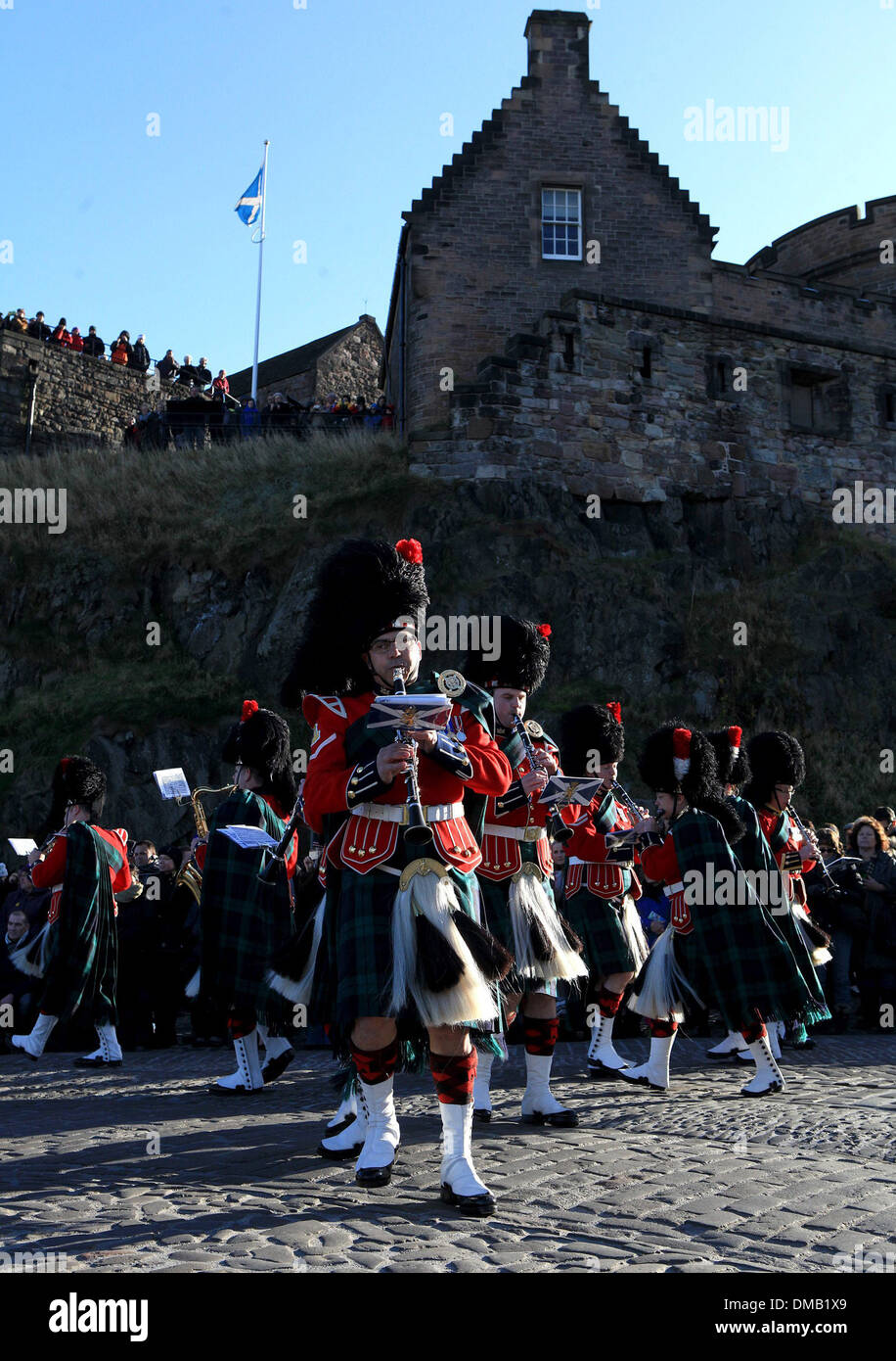 Scottish Gunners of the Royal Artillery fire a 21-Gun Royal Salute at ...