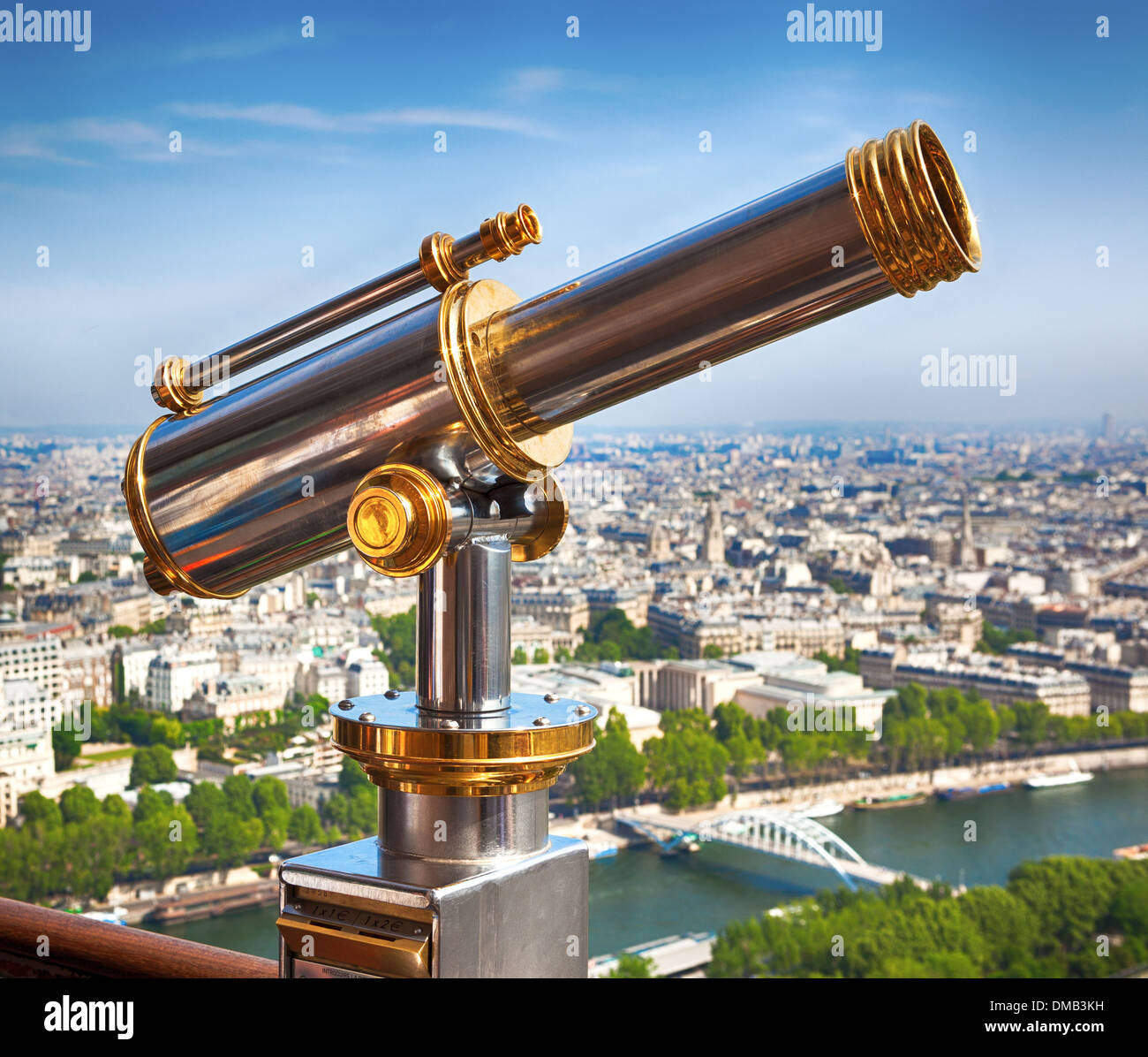 Telescope spyglass eiffel tower hi-res stock photography and images - Alamy