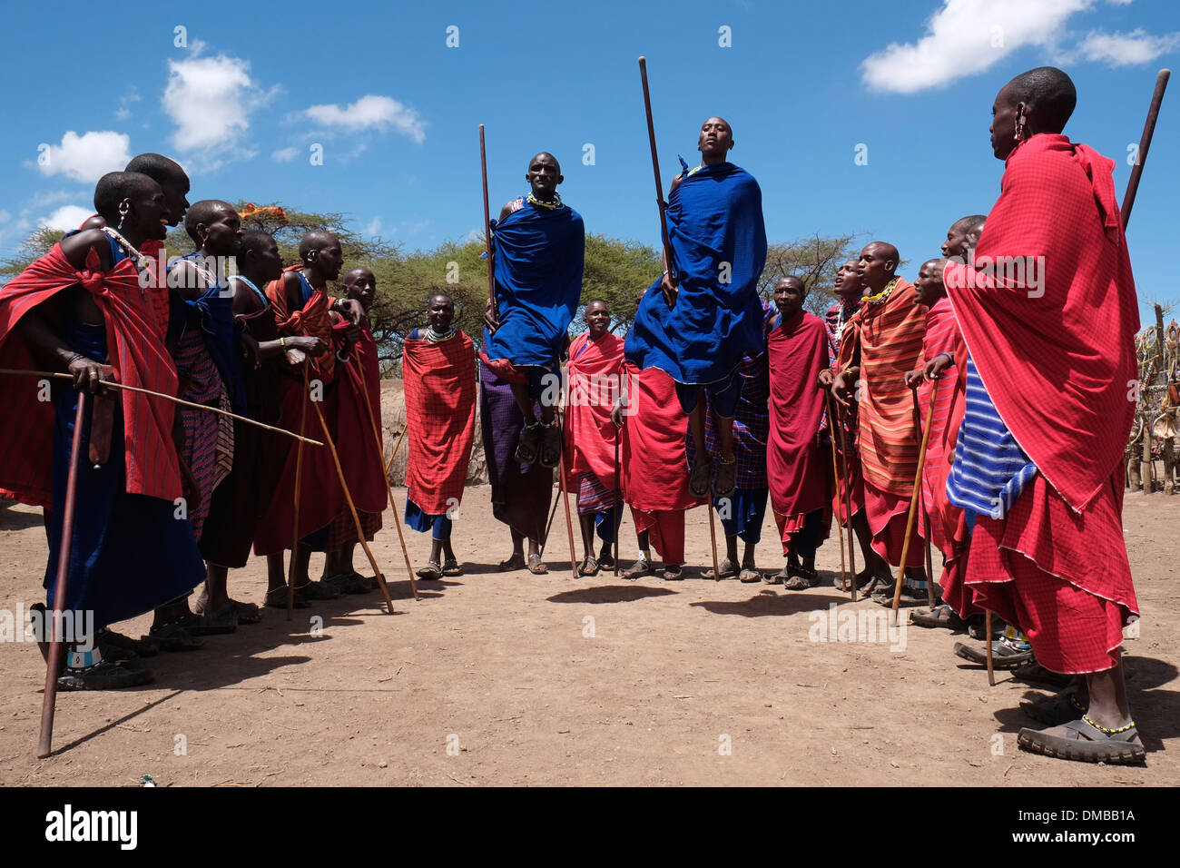 Maasai warriors dancing jumping kenya hi-res stock photography and ...