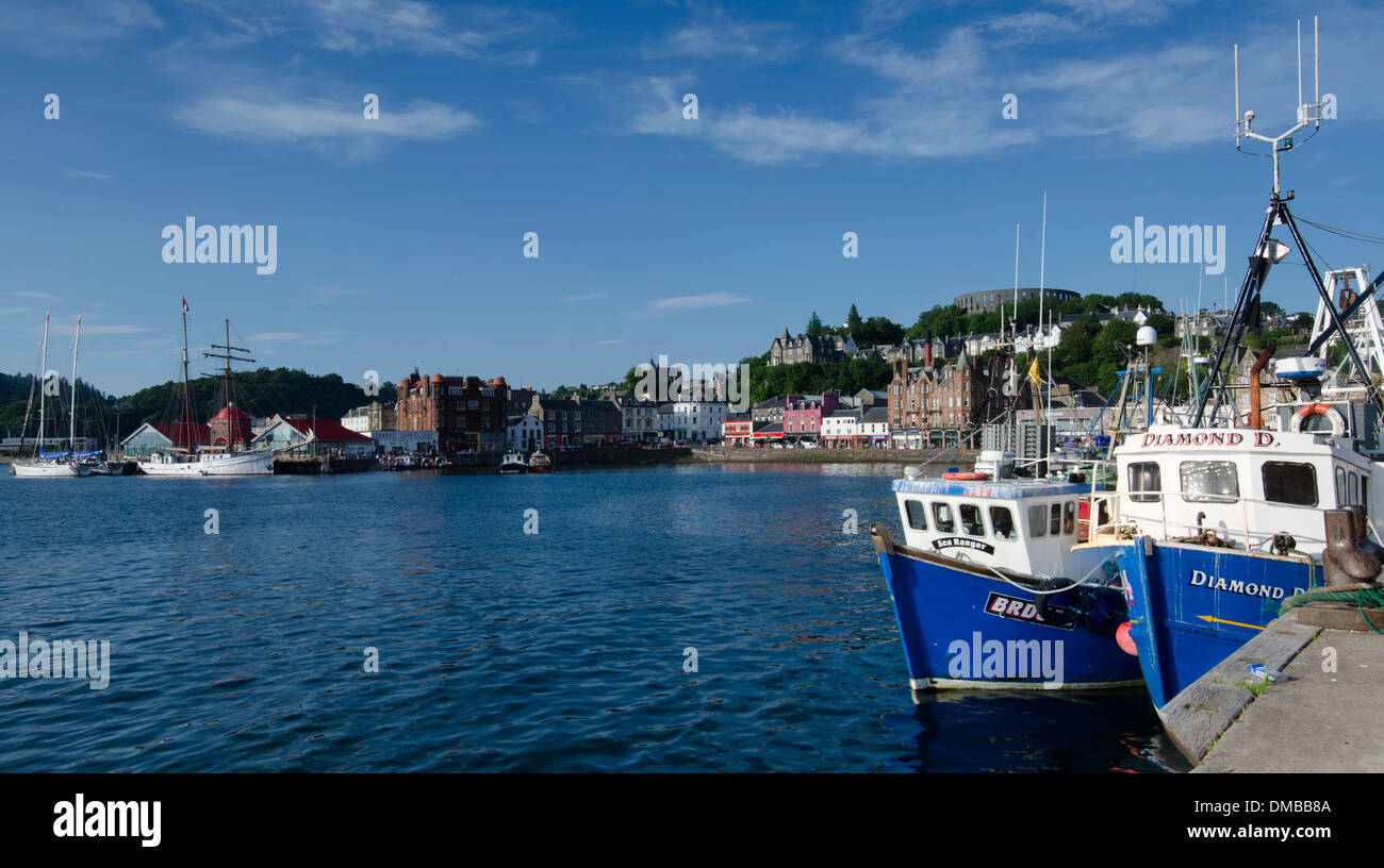 Fishing boats oban harbour scotland hi-res stock photography and images ...