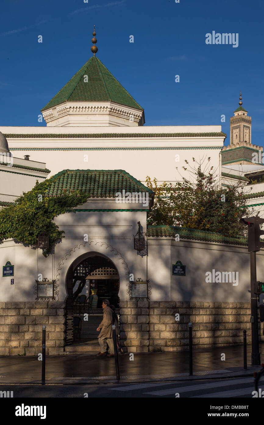 THE GREAT MOSQUE OF PARIS, A HISTORIC PLACE DEVOTED TO MUSLIM WORSHIP ...