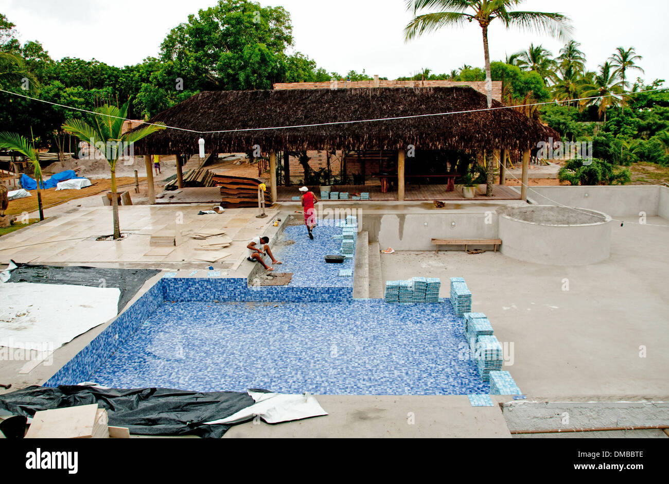 Pool construction team hi-res stock photography and images - Alamy