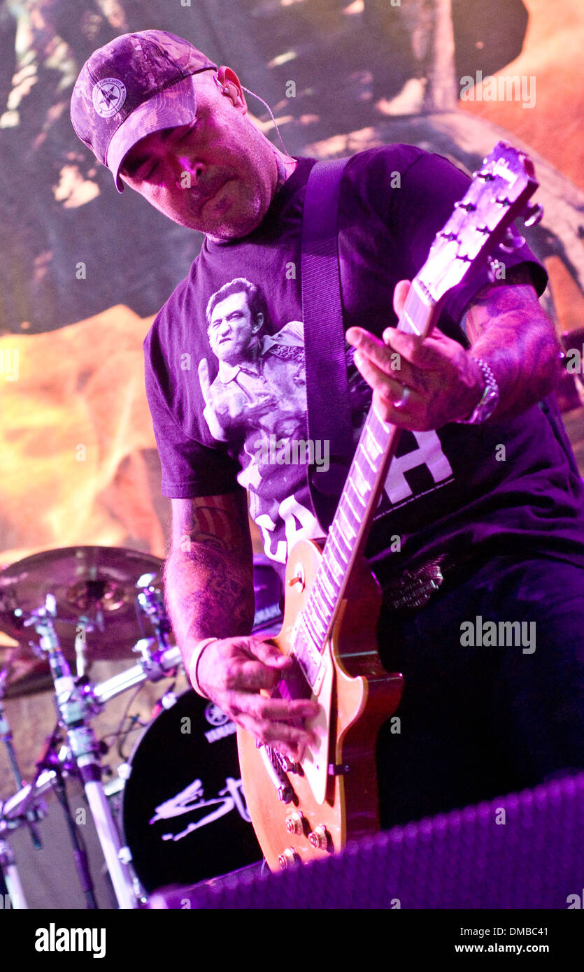 Staind perform live at Rockstar Energy Drink's Uproar Festival 2012 ...