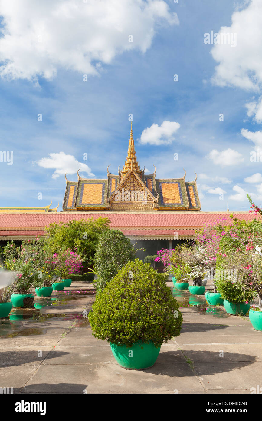 Royal palace grounds hi-res stock photography and images - Alamy