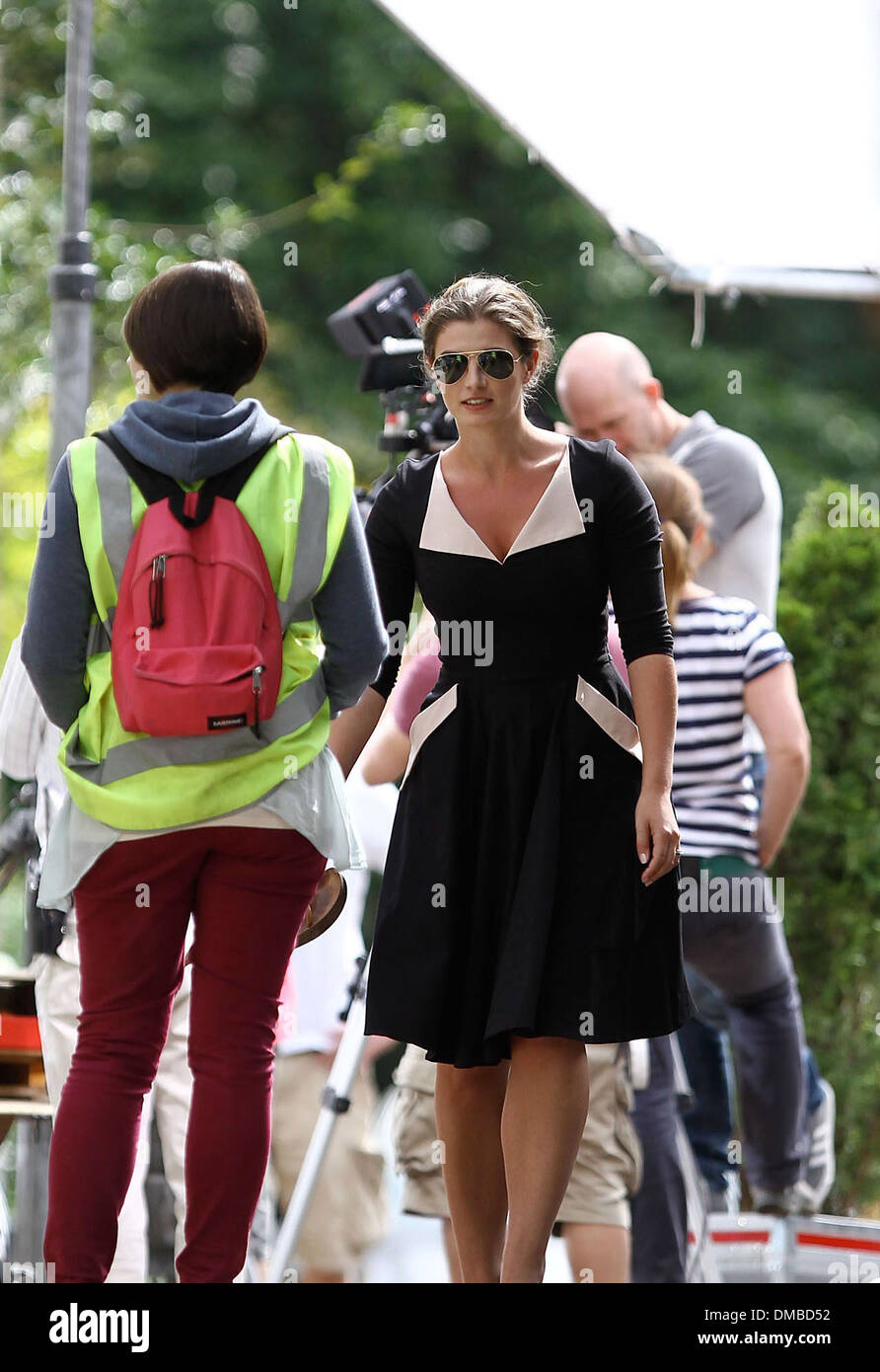 Nigella Lawson's Body Double seen filming an advert for Mail on Sunday ...