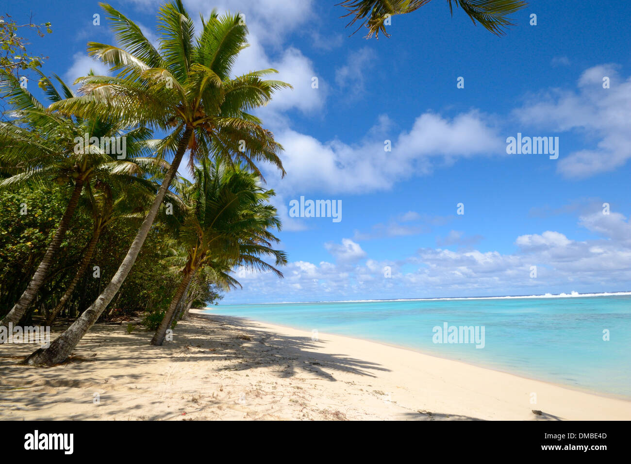The gorgeous turquoise sea and desert beach in Rarotonga, Cook Islands ...