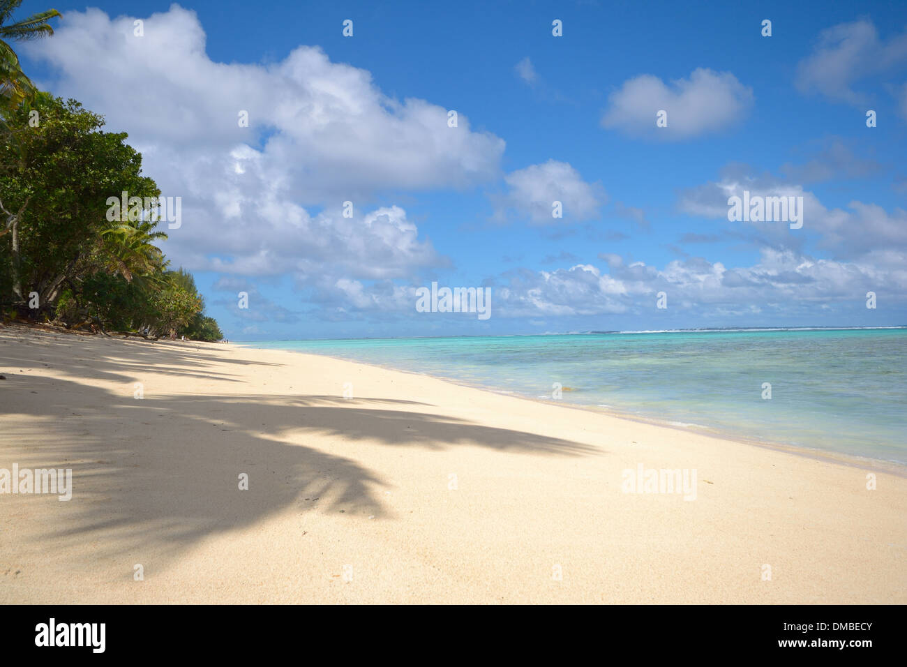 The gorgeous turquoise sea and desert beach in Rarotonga, Cook Islands ...